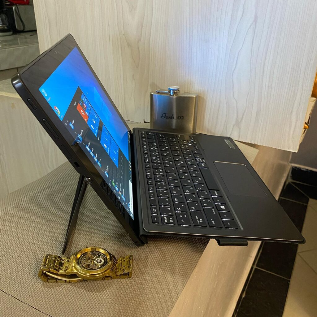 HP Pro x2 612 G2 Core i7 7th Gen 8GB 256GB SSD Laptop